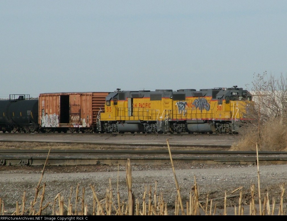 UP 515 & 581 Now Are Deep In The Yard